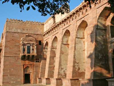 Hindola Mahal, Mandu, India Tourist Information
