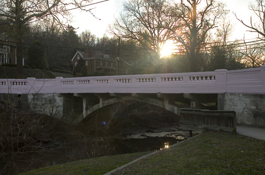 Pink Bridge, Huntington, United States Tourist Information
