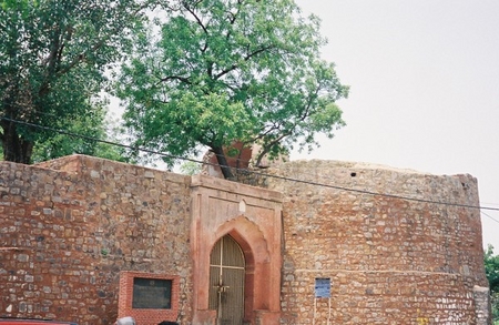 Salimgarh Fort, New Delhi, India Tourist Information