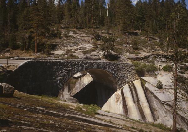 Generals Highway Stone Bridges, United States Tourist Information