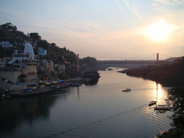 Omkar Mandhata Temple, Omkareshwar, India Tourist Information