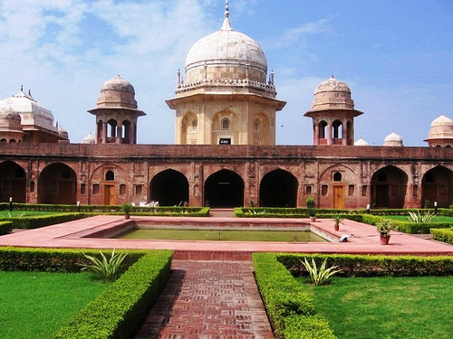 Sheikh Chilli's Tomb, Thanesar, India Tourist Information